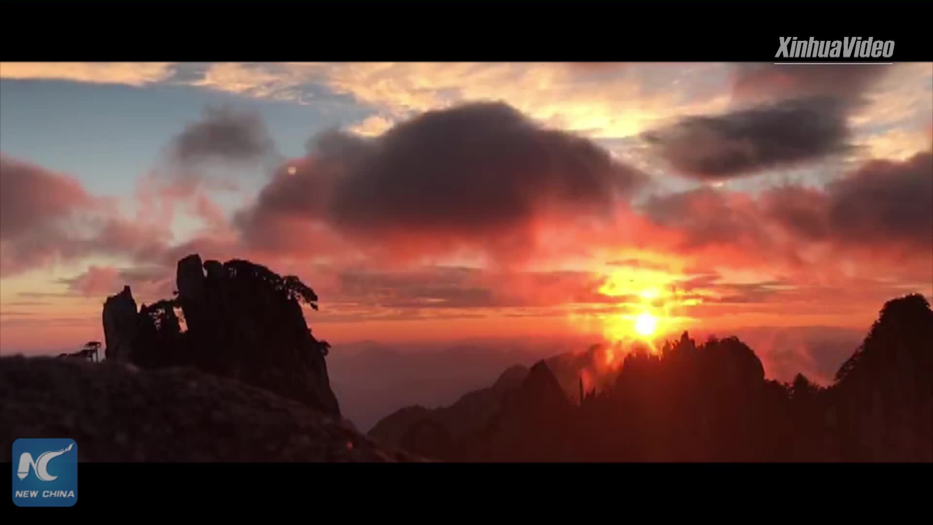 Amazing sea of clouds on Mount Huangshan-China Story